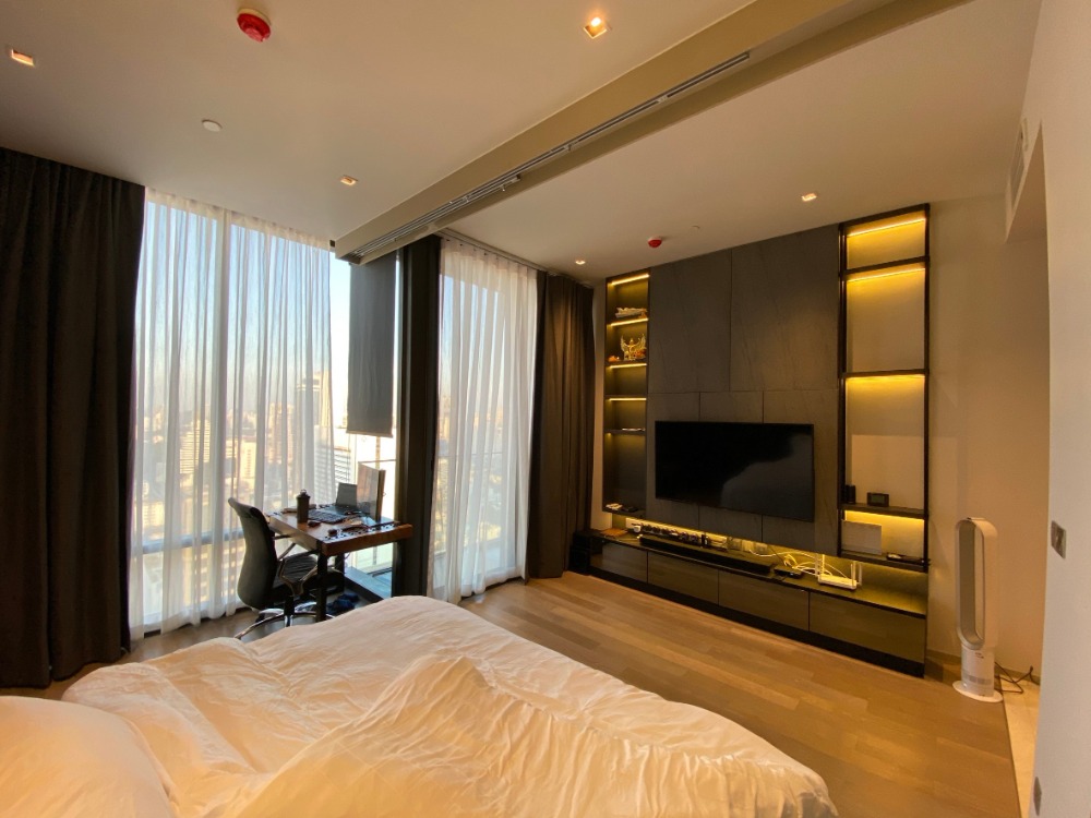 Ashton Silom - Amber International